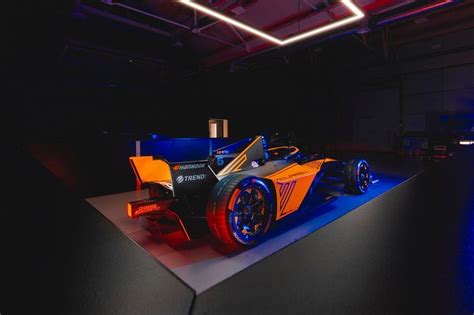 McLaren presenta su nueva decoración para la Fórmula E
