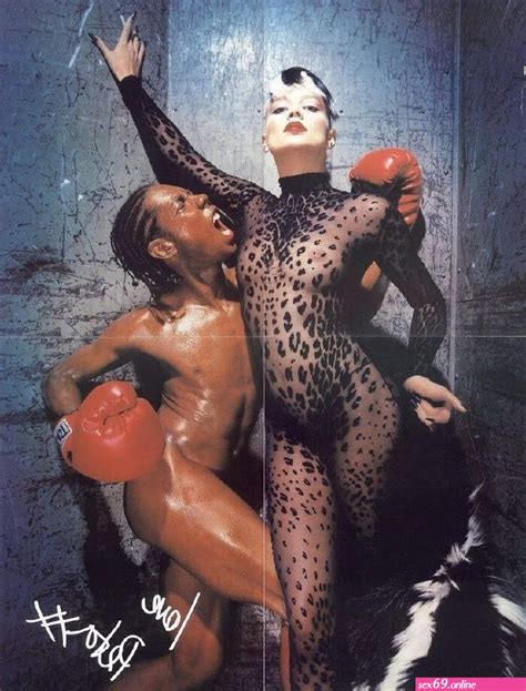 Peta Wilson Naked Sexy Photos