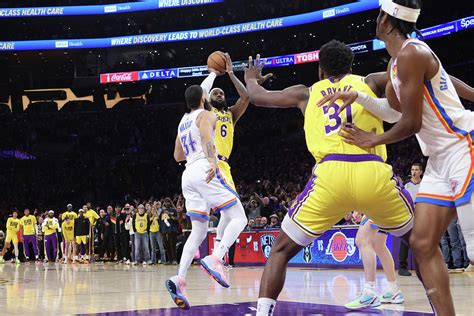 LeBron James Shoots The Ball To Break Kareem Abdul Jabbar S All Time