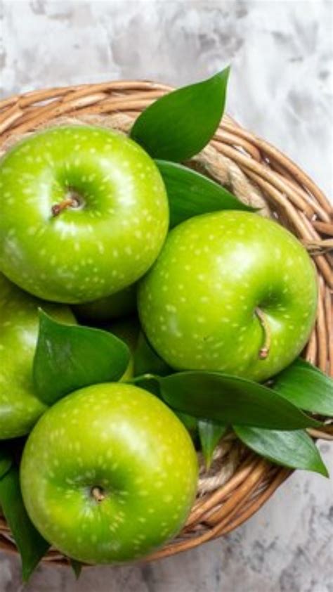 8 Benefits Of Green Apple For Skin Hair