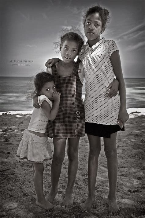 My sisters and me copyright Tous droit réservés Camera Flickr