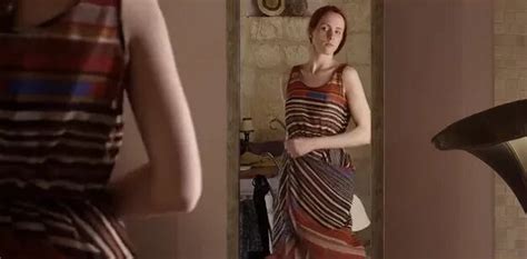 Dressing After The Shower It S All About The Hat In Wonderful World