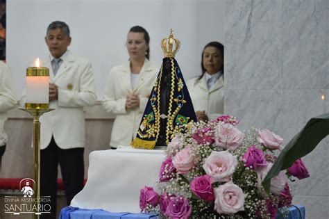 Tradicional Missa em honra a Nossa Senhora Aparecida reúne centenas de