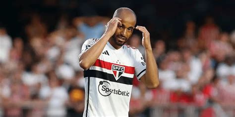 Lucas Moura é do São Paulo mas é o Corinthians que ganha fortuna