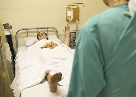 Há 50 anos médico fazia 1º transplante de coração sob críticas por
