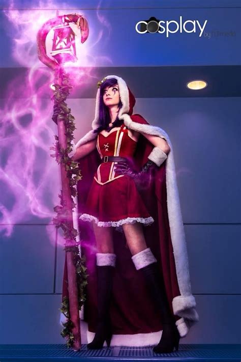 ปักพินในบอร์ด Holiday Cosplays
