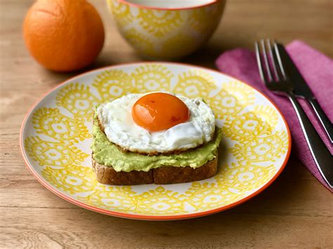 Tostada De Aguacate Y Huevo Frito Receta Ekilu