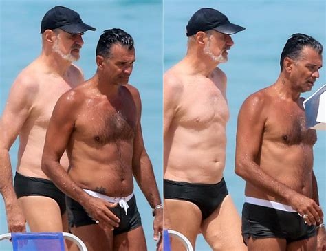 Marcos Caruso E Namorado Se Refrescam No Mar Em Dia De Praia No Rio