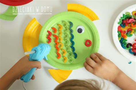 Rybki z papierowych talerzyków i barwionego makaronu Dzieciaki w domu