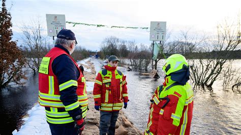 Hochwasser Viele Pegelstände weiter hoch
