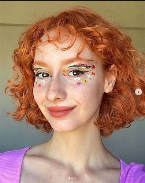 Amazing Graphic Eyeliner Looks Cosmetics List