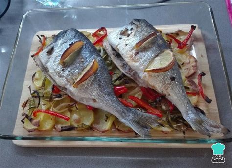 Dorada al horno con limón y patatas Fácil