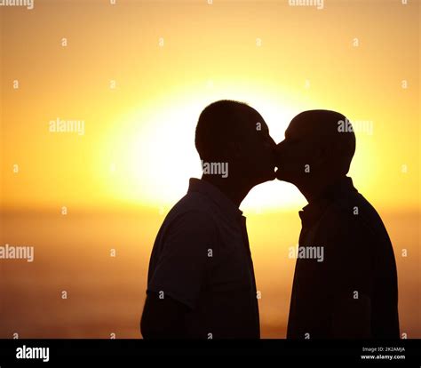 Schwule Männer Küssen Sich Fotos Und Bildmaterial In Hoher Auflösung Alamy