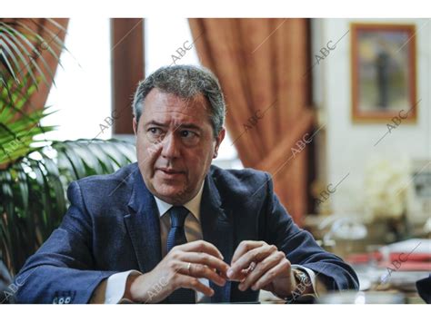 Entrevista con Juan Espadas alcalde de Sevilla el día que se inicia la
