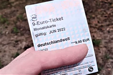 Bilet za 9 euro bije rekordy popularności Jak tanio podróżować po