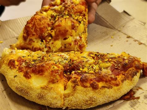 Domino S Pizza Crust A Guide To Their Different Types Pizzaware