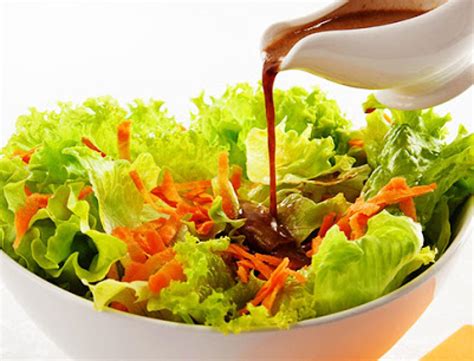 MOLHOS PARA A SUA SALADA Samia Keller Luccas