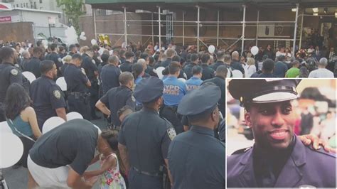 Amigos y familiares realizan vigila por Alexis Martínez policía