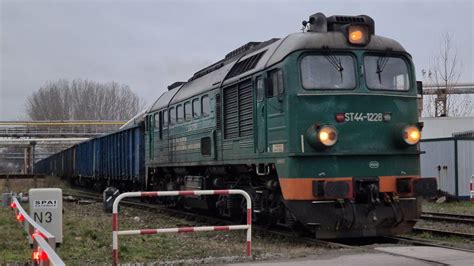 ST44 1228 Rp1 z Węglarkami Eaos z Kruszwicy Przejazd Kolejowy Fabryczna