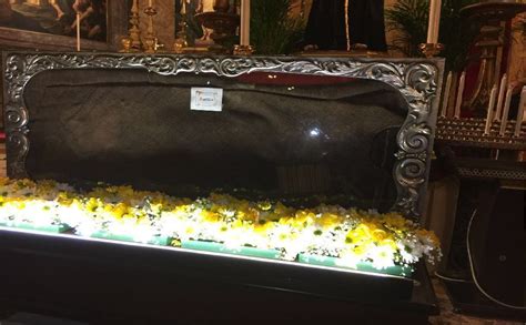 La Reliquia Del Mantello Di San Francesco Di Paola Arriva A Cosenza