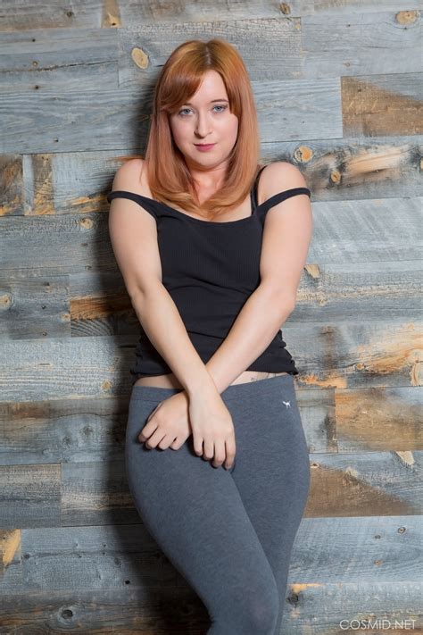 Ivy Jane Beauty Redhead 2K Sitting Portrait Beautiful Woman