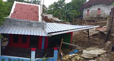 Bencana Tanah Bergerak Di Kabupaten Rembang 14 Rumah Rusak Halaman 1