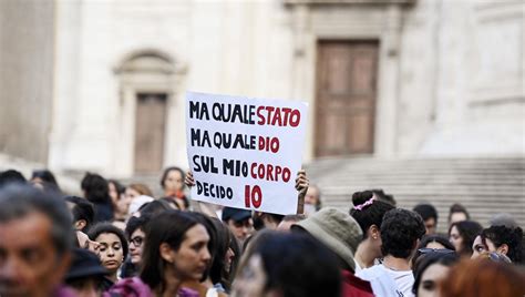 Gasparri Contro L Aborto Cosa Dice La Legge 194 E Cosa Vuole Cambiare