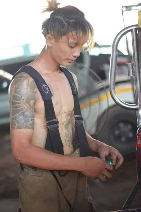 Photo Gallery พอส หนมกภยหวใจอาสาฯ ไอดอลของรนนองยกเปน ฮโร