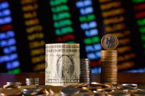 Dólar hoje moeda fecha em alta no maior valor desde janeiro de 2023