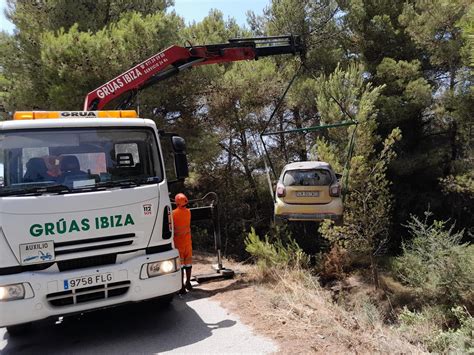 Herido Un Conductor Tras Salirse De La Carretera De Sant Josep Y