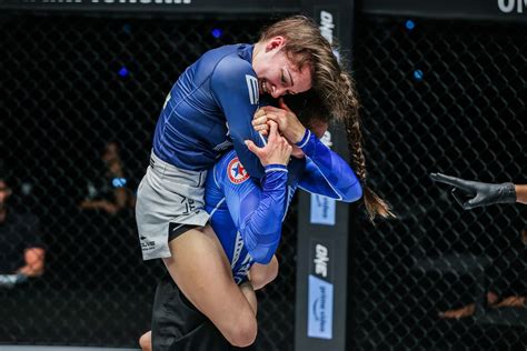 One On Prime Video Danielle Kelly Taps Out Mariia Molchanova With