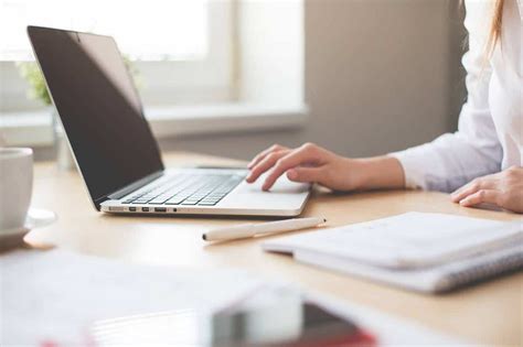 Devenir secrétaire formation salaire débouchés et fiche métier