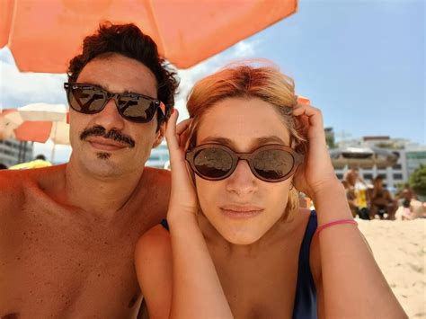 Caio Blat E Luisa Arraes Aproveitam Dia De Praia