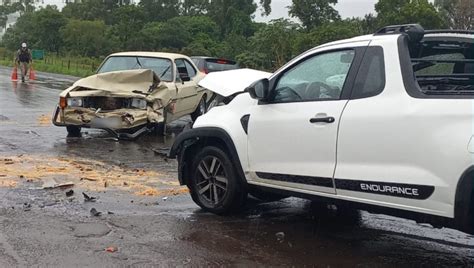 Motorista De Carro Morre Ao Bater De Frente Caminhonete Na Br