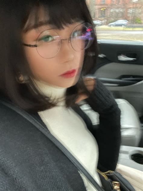 巧合酱Anna on Twitter 今天穿这套去逛商场一位戴眼镜着装英伦的黑人小哥来搭讪夸我眼镜裙子靴子一身搭配很有风格说感觉能有