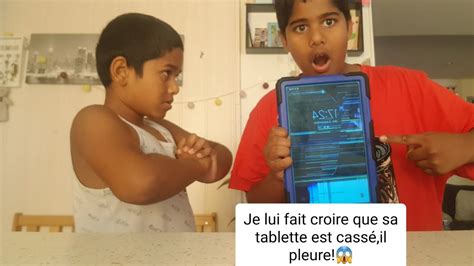PRANK JE FAIT CROIRE À MON PETIT FRÈRE QUE JE CASSE SA TABLETTE IL