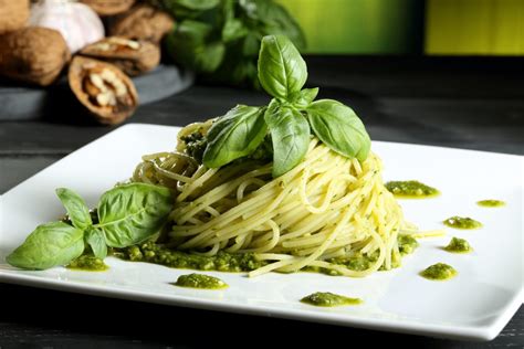 Espaguete ao pesto light Saiba como fazer Fortíssima