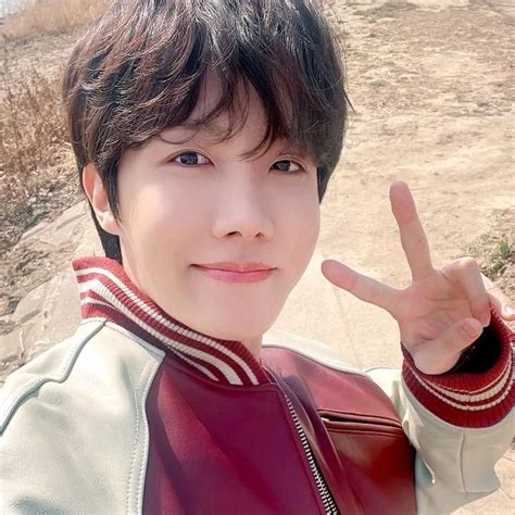 Hobi Jj Por Favor Army S Sigamos Haciendo Stream A On The Street Y La