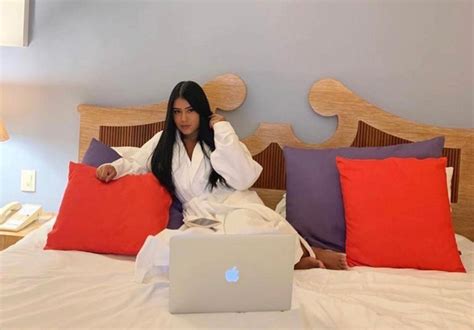 Empreendedora Digital Sarah Santos Fatura Alto No Instagram