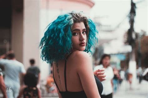 Azzy saiba quem é a nova revelação do rap nacional LETRAS MUS BR