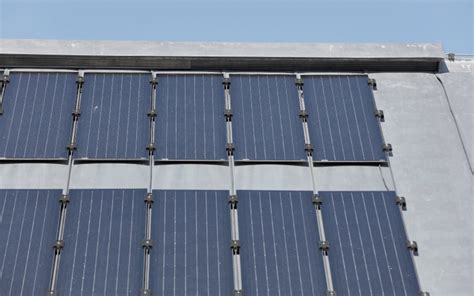 RHEINZINK PV le système solaire pour couverture à joint debout en zinc