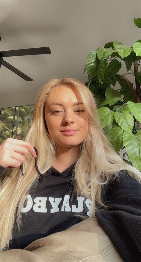 Tw Pornstars Amber Moore Twitter Its Almost My Birthday🥰💕🎂 659 Am 14 Dec 2021