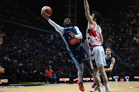 La Generazione Vincente Napoli Basket Batte Reggio Emilia E Vola In