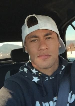 Neymar Usa As Redes Sociais Para Brincar Boatos Sobre Namoradas