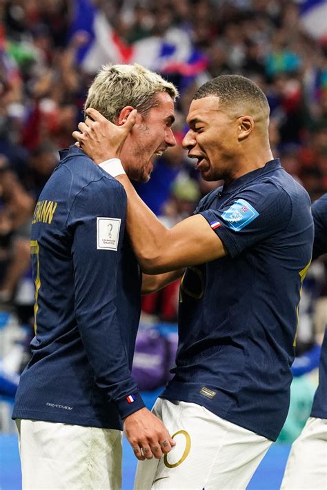 Photo Kylian Mbappe Et Antoine Griezmann Match De Football De Quart