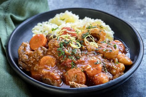 Recette sauté de veau aux carottes et citron Marie Claire