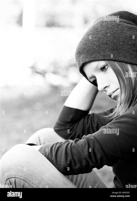 Triste deprimido jovencita concepto Fotografía de stock Alamy
