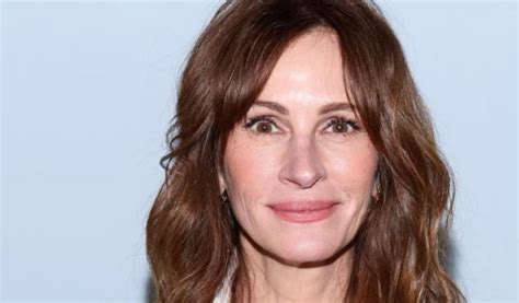 At Julia Roberts Causes Stir As She Debuts New Hairstyle For Fans