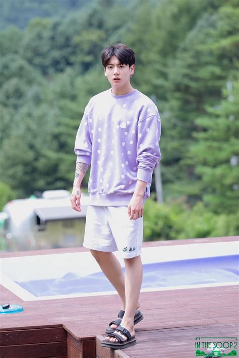 Jungkook de BTS se disculpa con su perro Bam por la mejor razón y