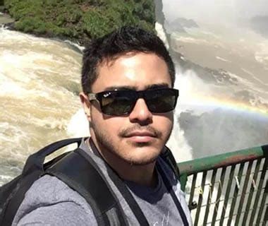 Homem Morre No Rio Ao Cair De Pedra Ao Tentar Fazer Selfie Comemorando